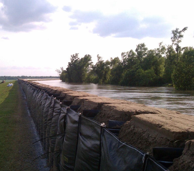 How Levee Systems Work During Rapid Flooding | TrapBag