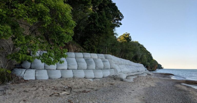 How to Build a Water Retaining Wall for Flood Control | TrapBag
